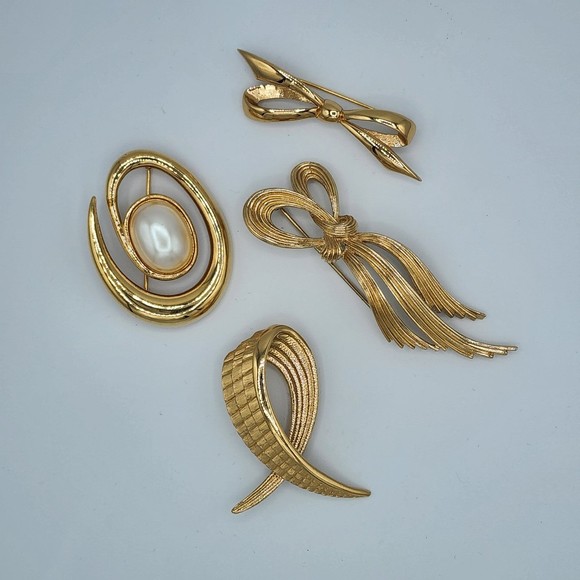 Monet | Jewelry | Set Of 4 Signed Monet Gold Tone Brooch Pins | Poshmark